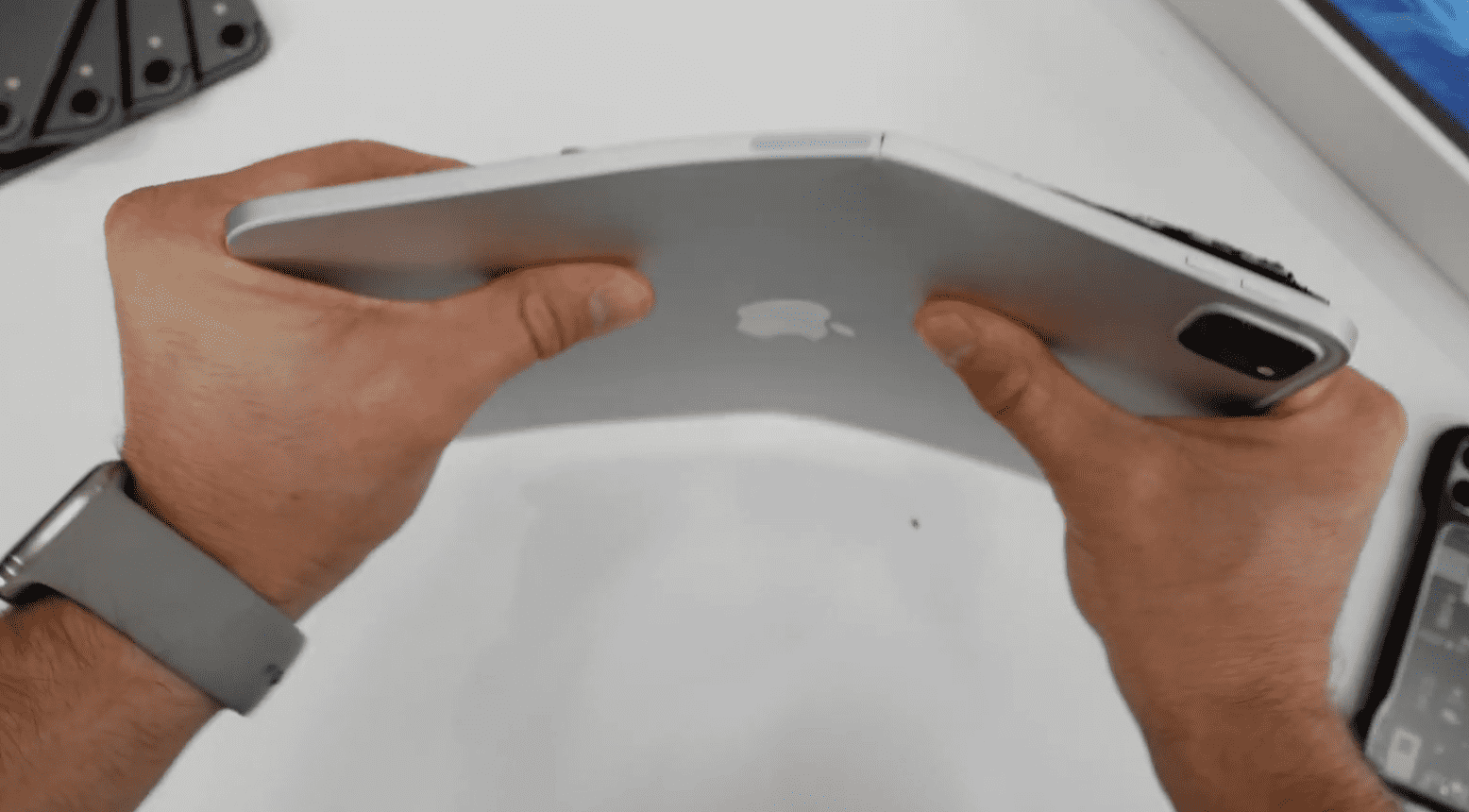 El iPad Pro 2020 se dobla, pero es algo normal