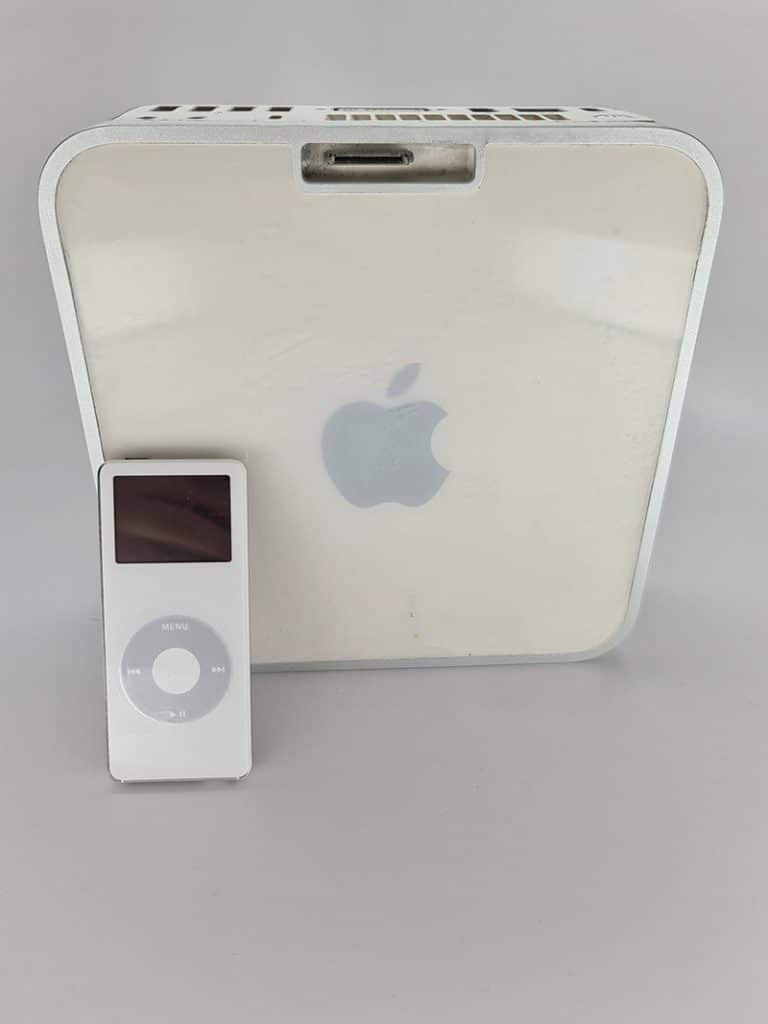 Un Mac mini con dock integrado para iPod nano