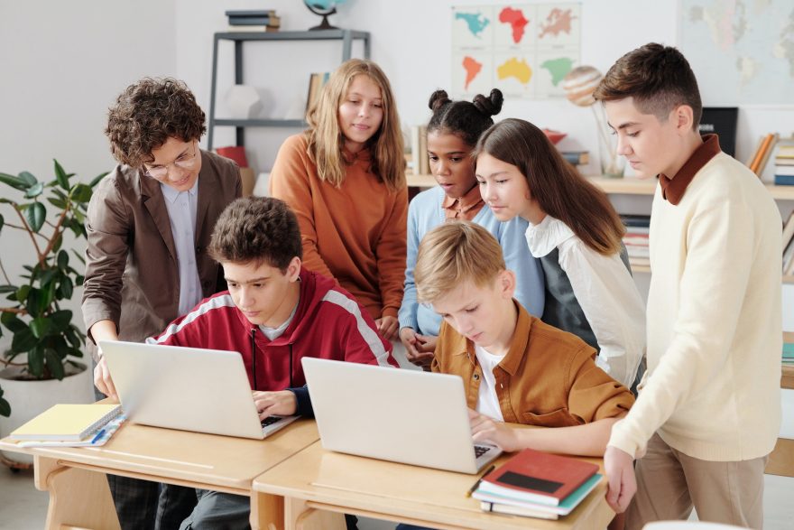 Interdependencia positiva: ¿Cómo influye en el aprendizaje?
