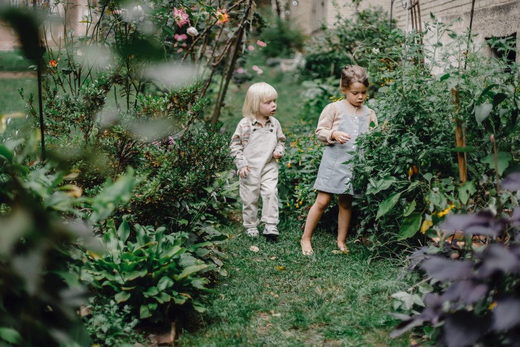 6 causas de soledad en niños y niñas en la sociedad actual