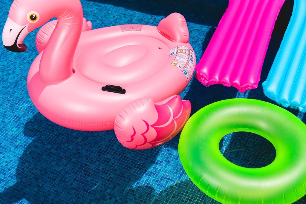 Todo lo que debes saber sobre flotadores temáticos para playa o piscina