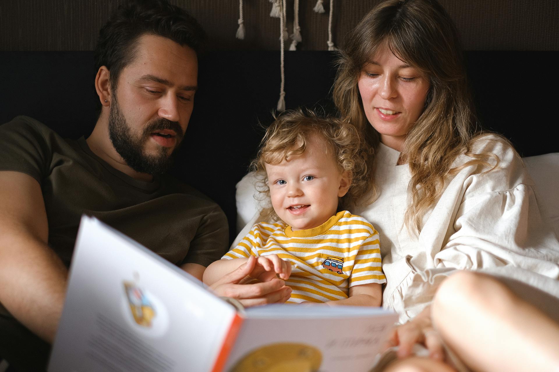 Lectura en voz alta: beneficios de libros con grandes ilustraciones