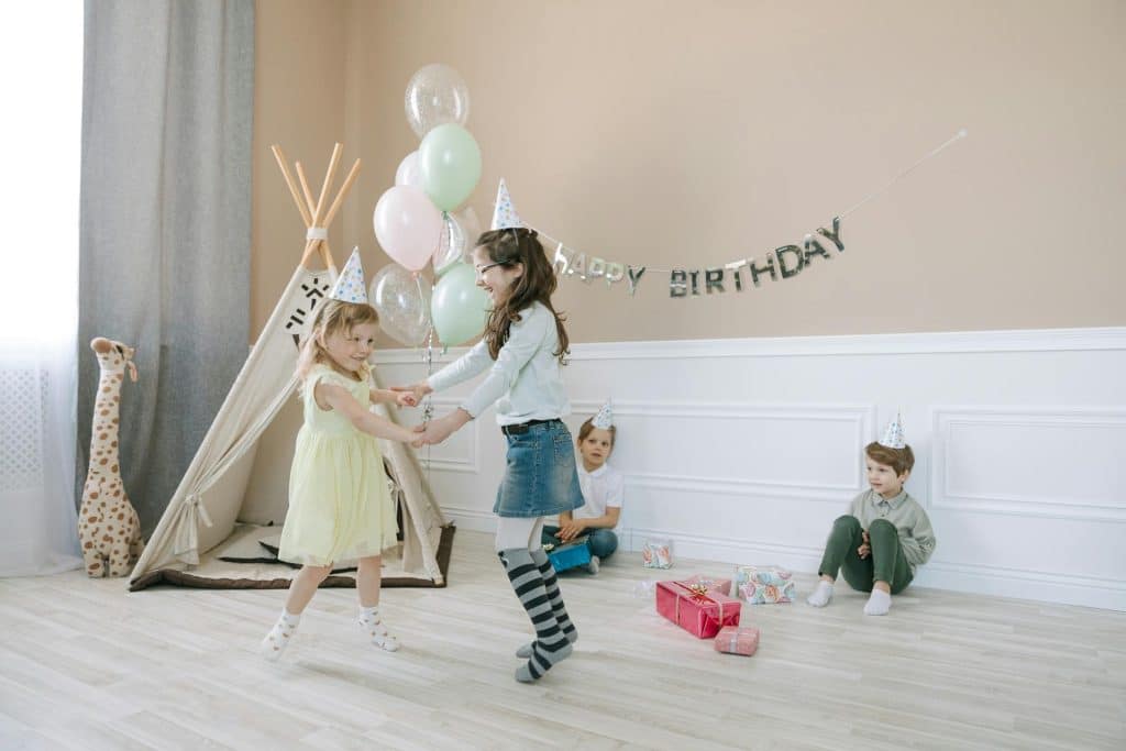 Cumpleaños: enseña a tu hijo el significado profundo de un regalo