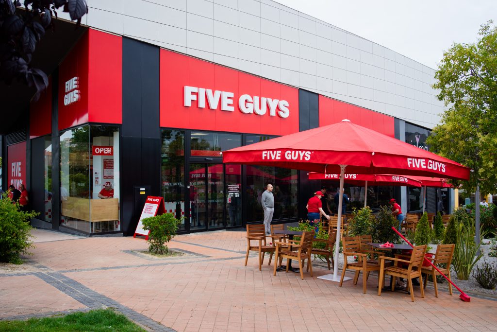 Five Guys un nuevo restaurante cercano a La Formula 1