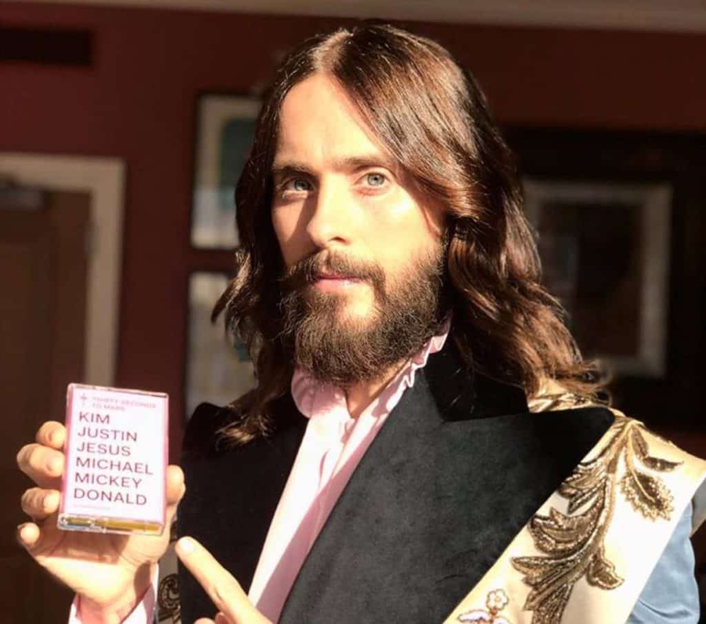 Dylan Sprouse acusa a Jared Leto de sus mensajes en Twitter