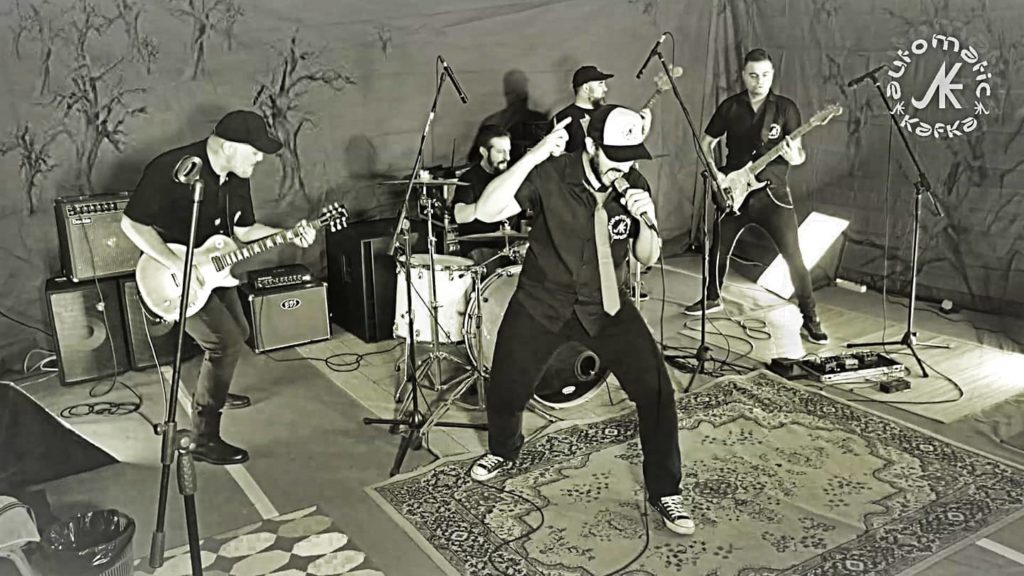 Automatic Kafka editan Metamorphosis, su primer disco