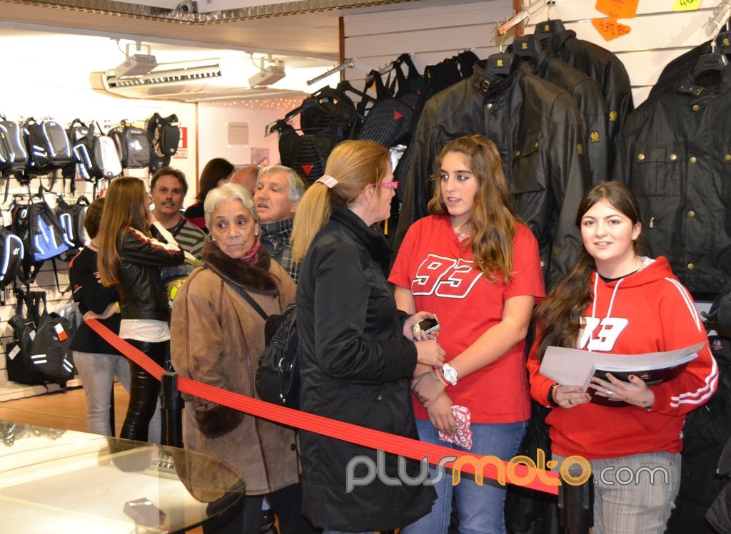 Marc Márquez con sus fans de Madrid en Motocard