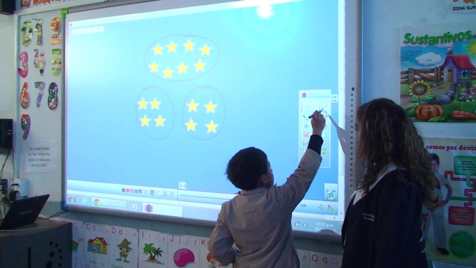 Las pantallas digitales llegan a las aulas