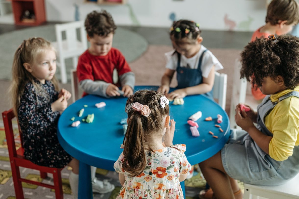Escolarización temprana de 0 a 3 años: ventajas y dificultades Escolarización temprana de 0 a 3 años: ventajas y dificultades
